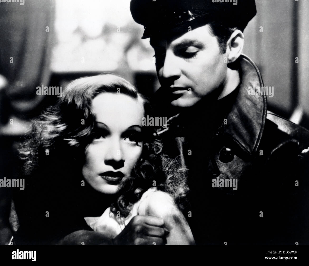 KNIGHT WITHOUT ARMOUR (1937) KNIGHT WITHOUT ARMOR (ALT) MARLENE ...