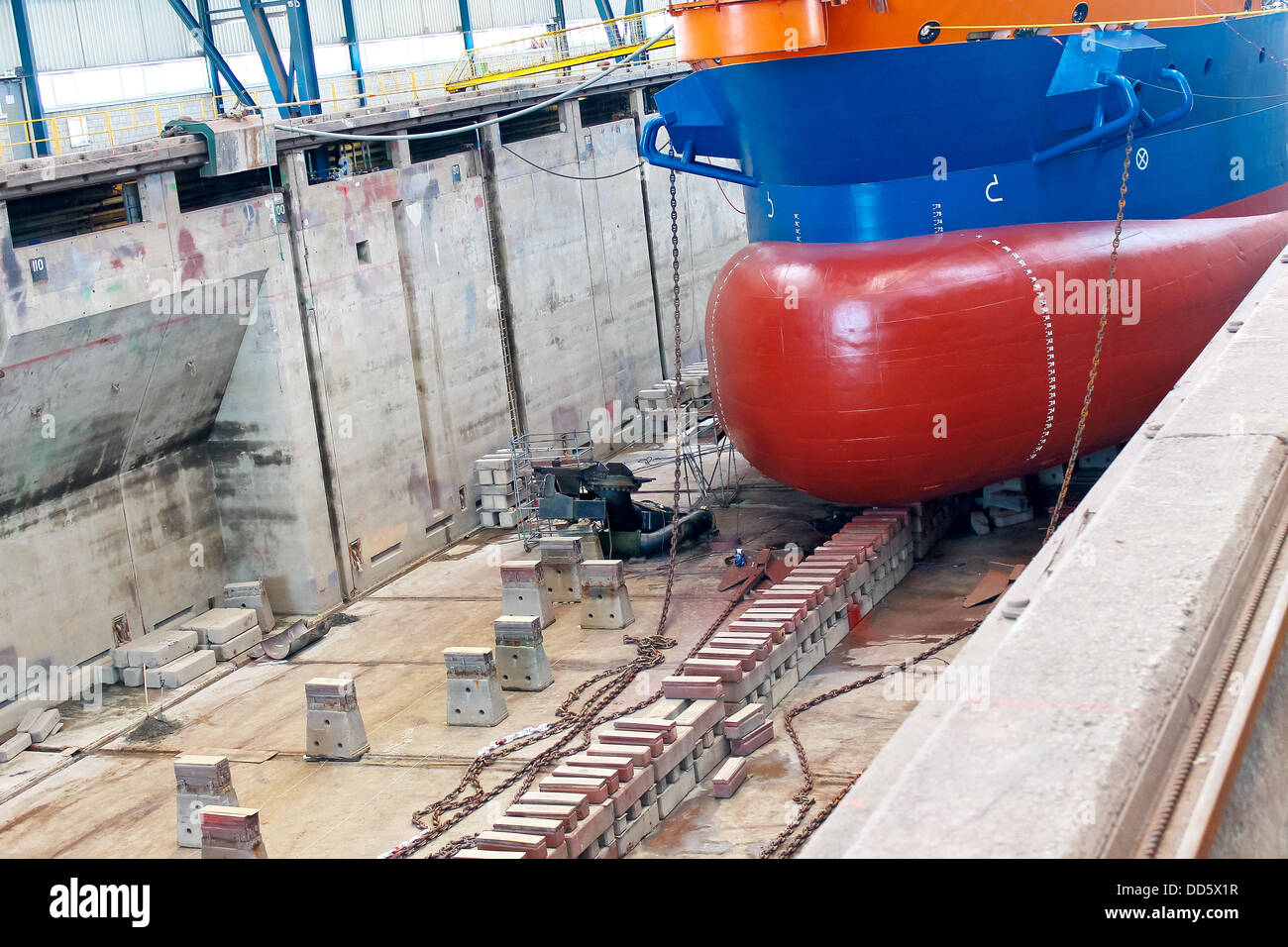 Ship in shipyard's covered dry dock Stock Photo - Alamy