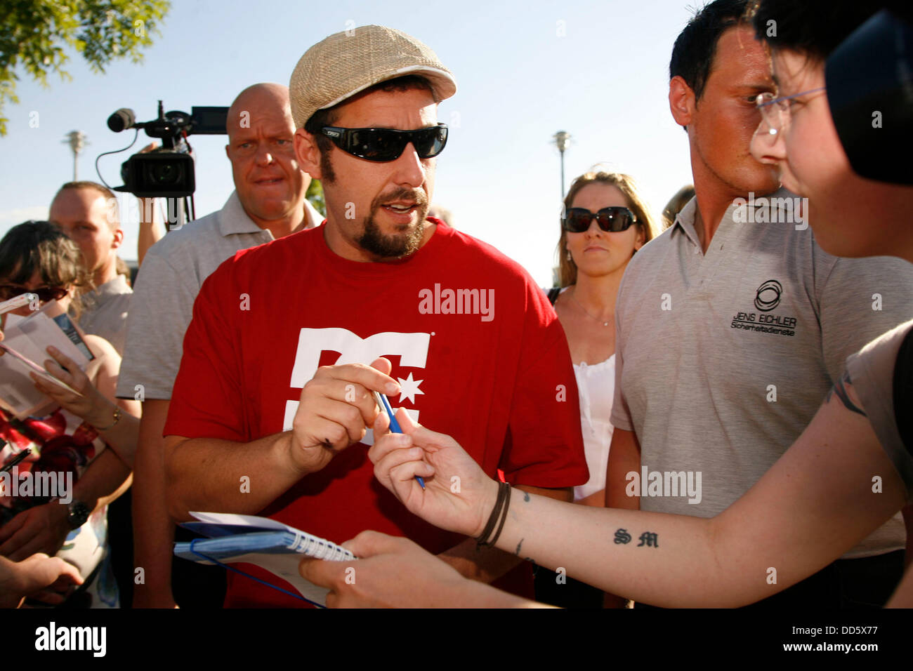 Adam Sandler at a barbecue on the occasion of the film "You don't Mess ...