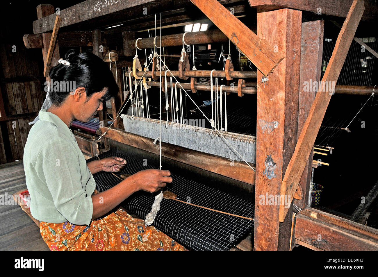 Woman work on loom hi-res stock photography and images - Alamy