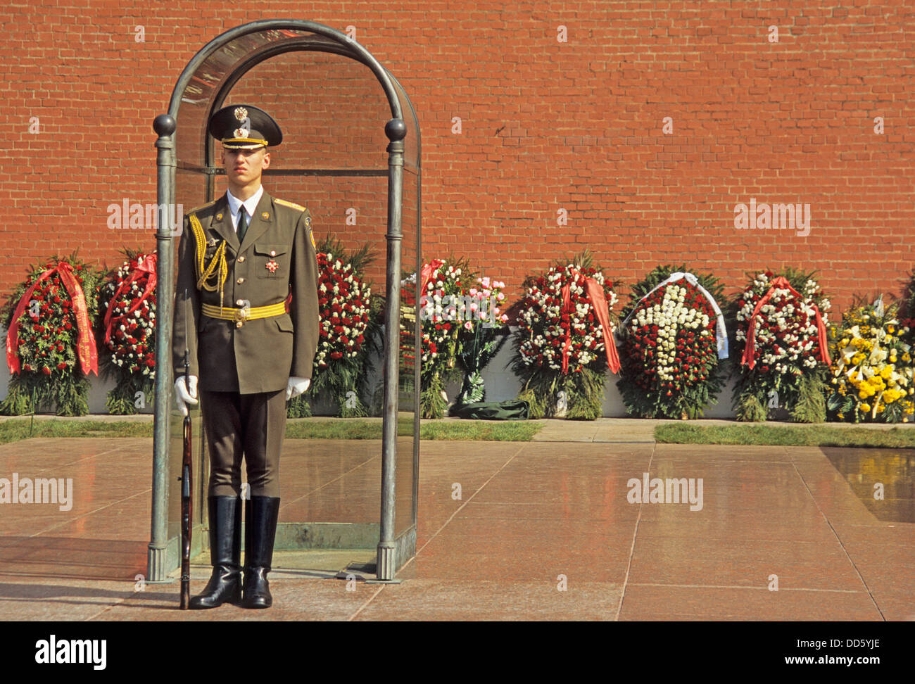 Army sentry guard hi-res stock photography and images - Alamy