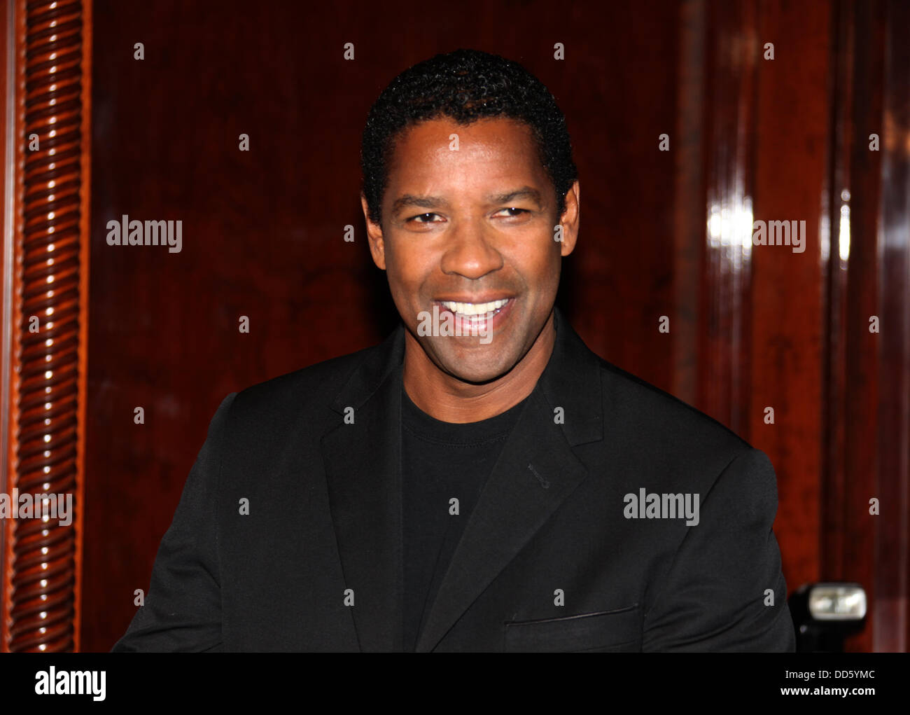 Denzel Washington at the photocall of the film "Pelham 123" in Berlin ...
