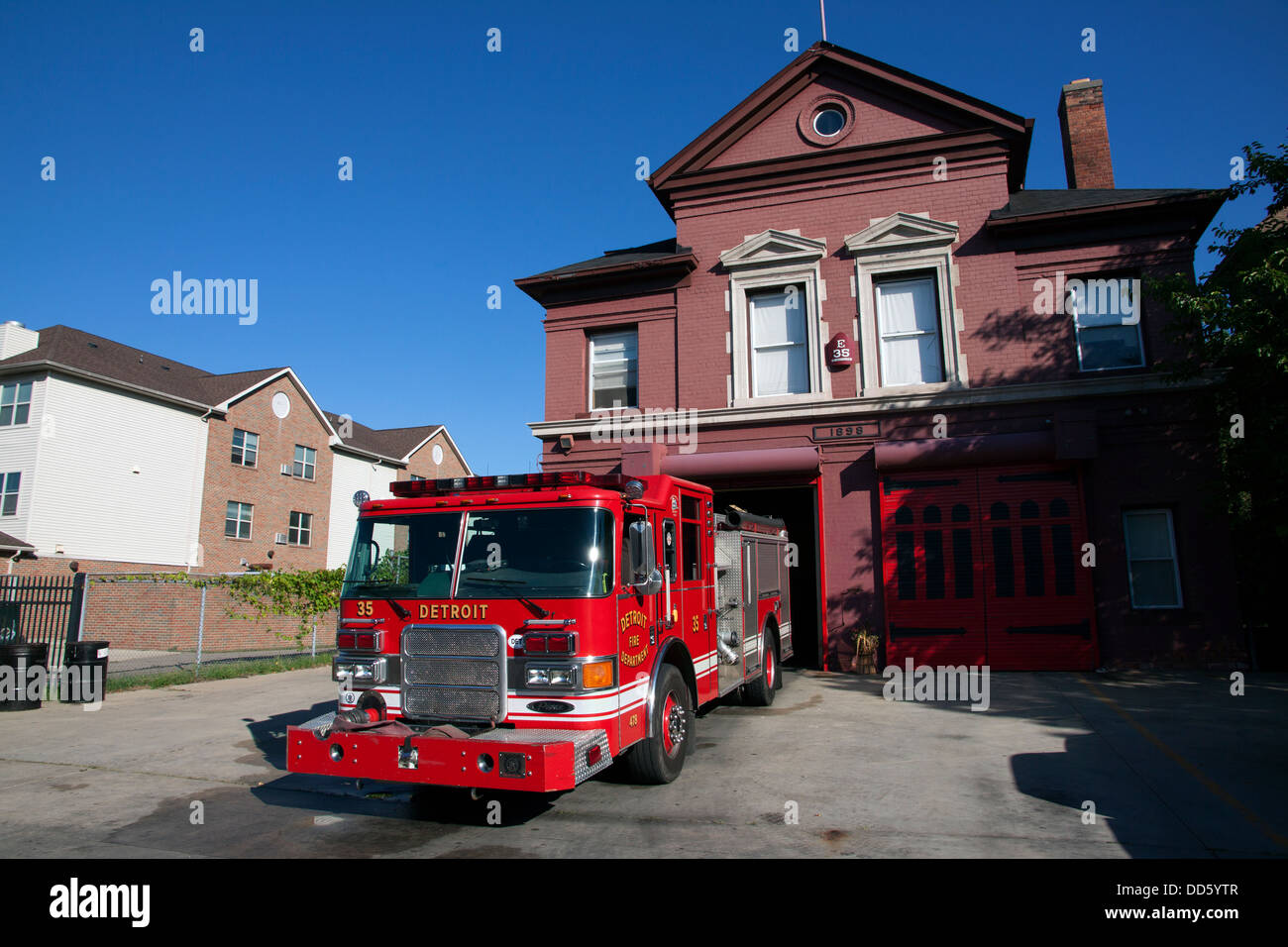 Engine Co 35, 5th Battalion, parked in front of its quarters, Detroit ...