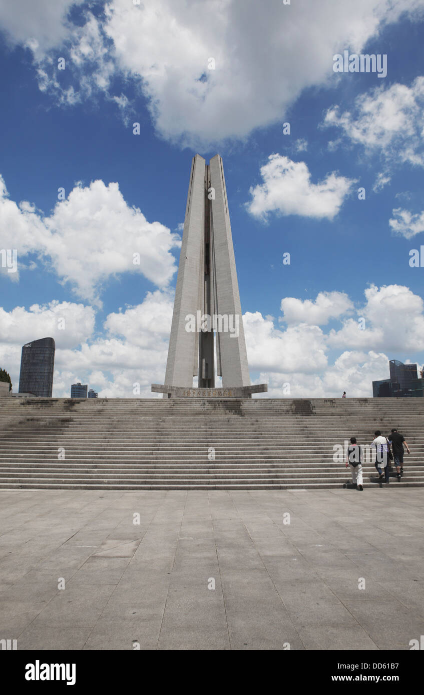 China, Shanghai, View of monument of folk heros at The Bund Stock Photo ...