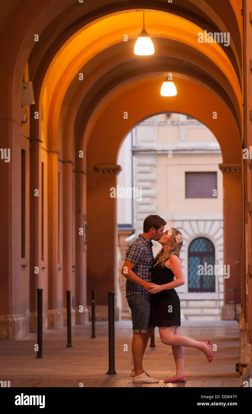 Country couple kissing hi-res stock photography and images - Alamy