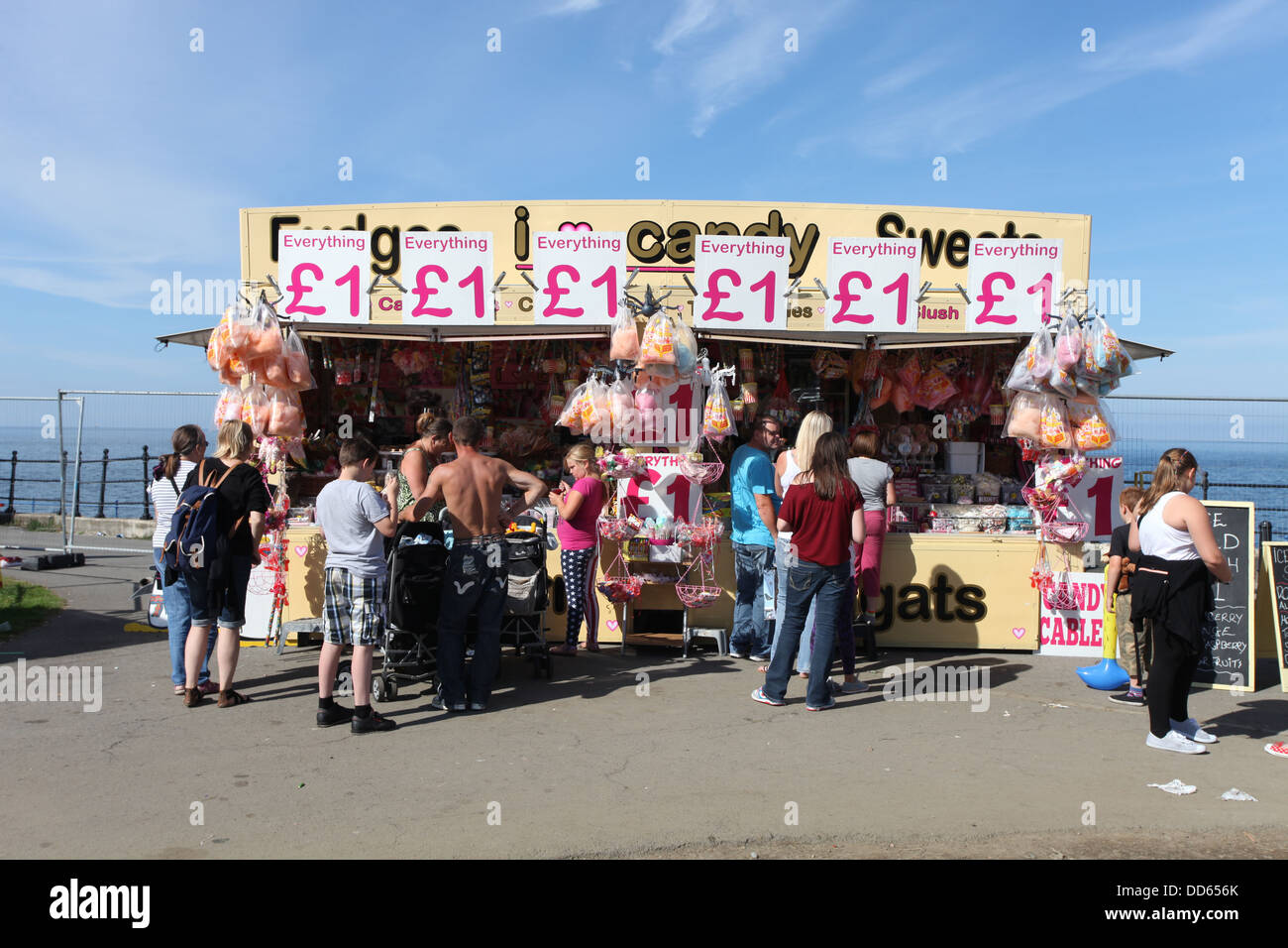 Funfair stall hi-res stock photography and images - Alamy
