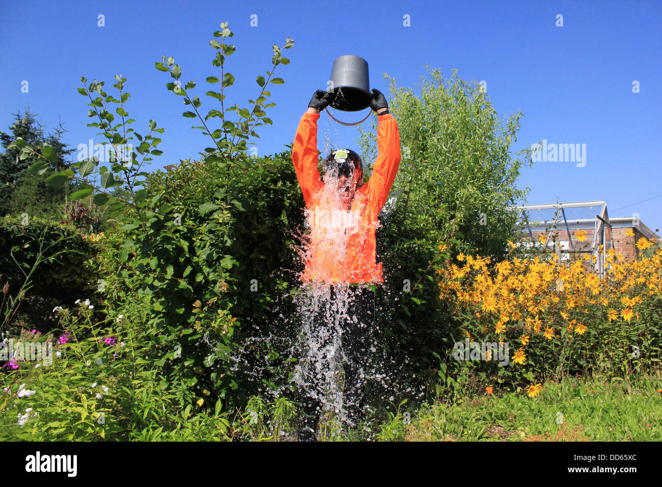 Bucket testing hi-res stock photography and images - Alamy
