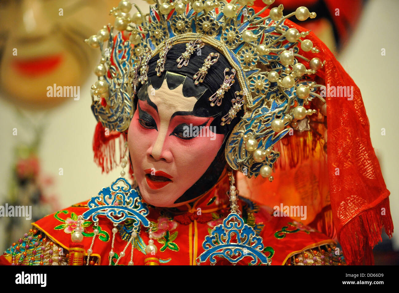 Chinese opera singapore hi-res stock photography and images - Alamy