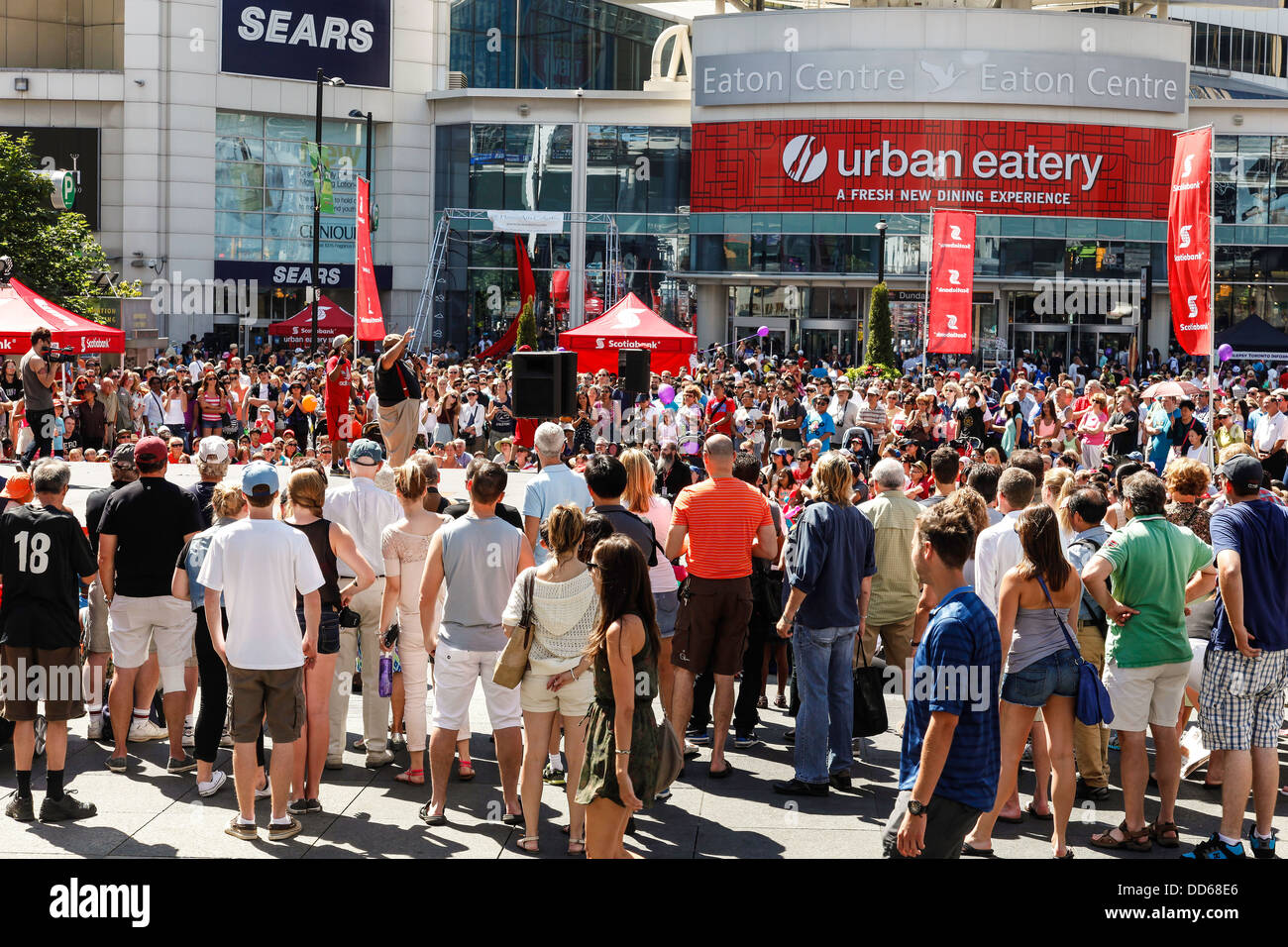 Toronto International Street Performers Festival, Busker Fest, in ...