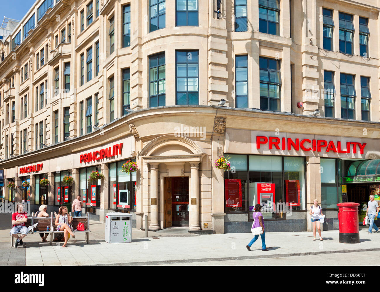 Queen Street Cardiff Stock Photos & Queen Street Cardiff Stock Images ...