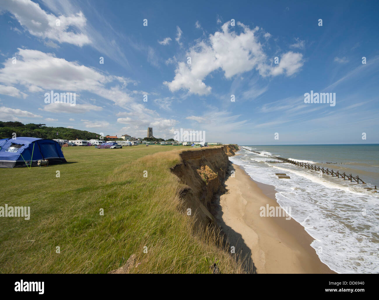 Cliffs overlooking the sea at Happisburgh Stock Photo - Alamy