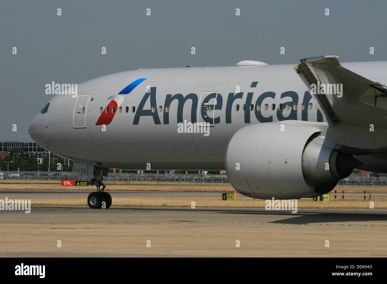 AMERICAN AIRLINES BOEING 777 Stock Photo - Alamy