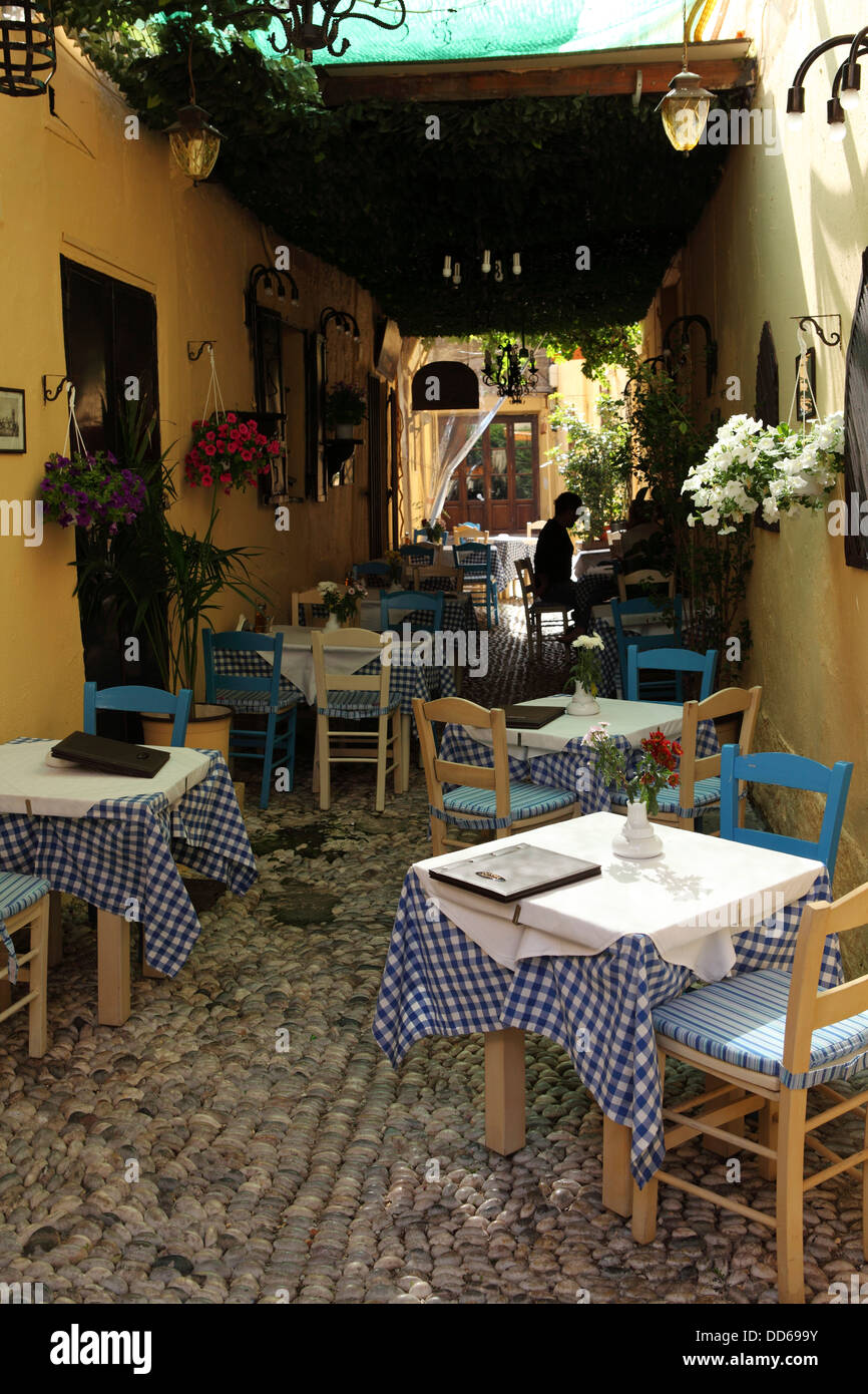 Greek restaurant tables hi-res stock photography and images - Alamy