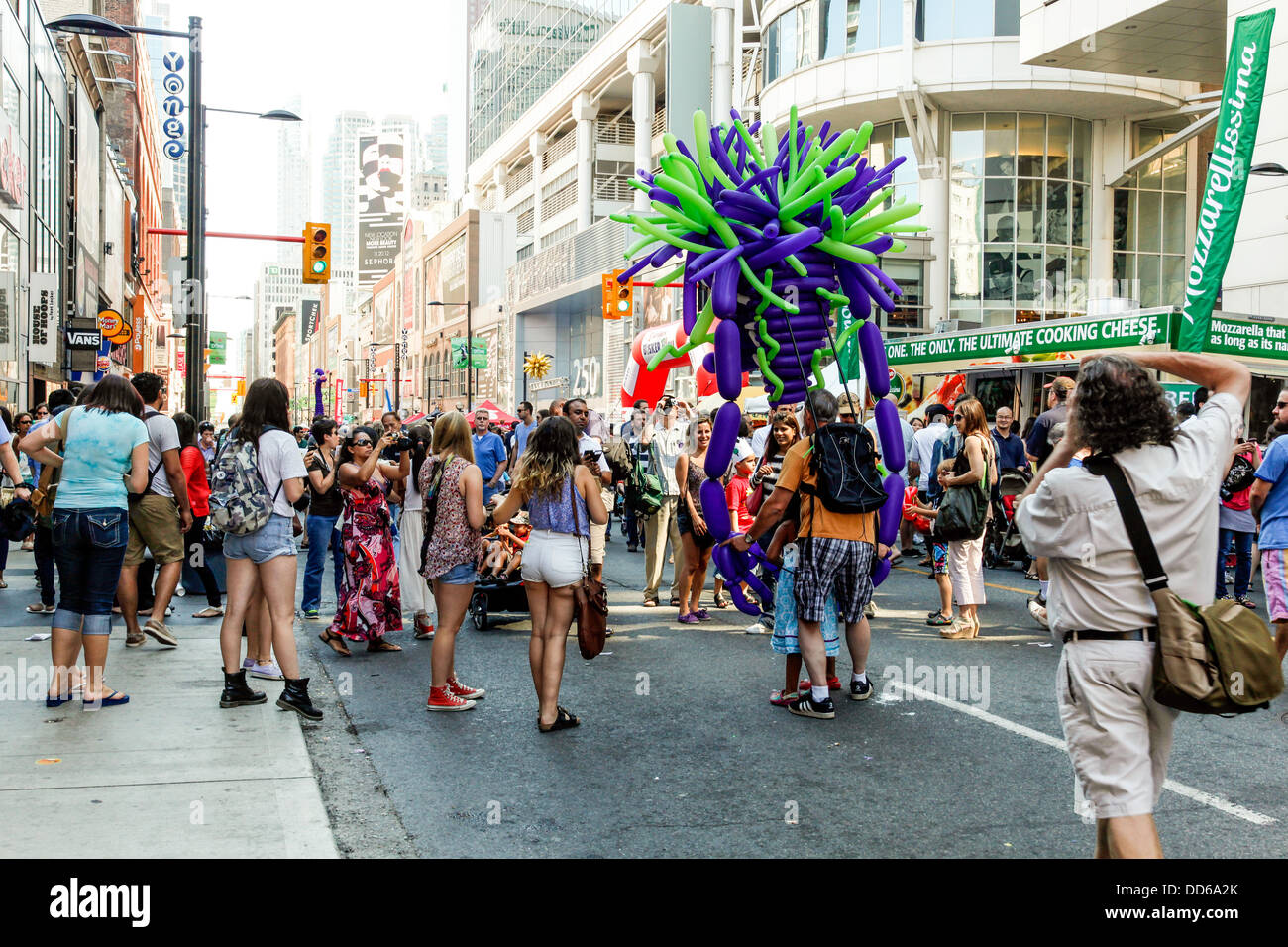 Toronto International Street Performers Festival, Busker Fest, in ...