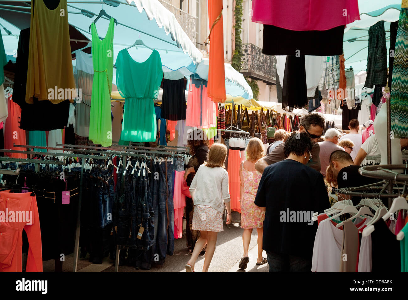 French market scene hi-res stock photography and images - Alamy
