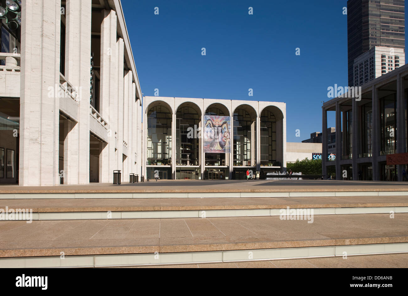 Metropolitan opera house at lincoln center hi-res stock photography and ...