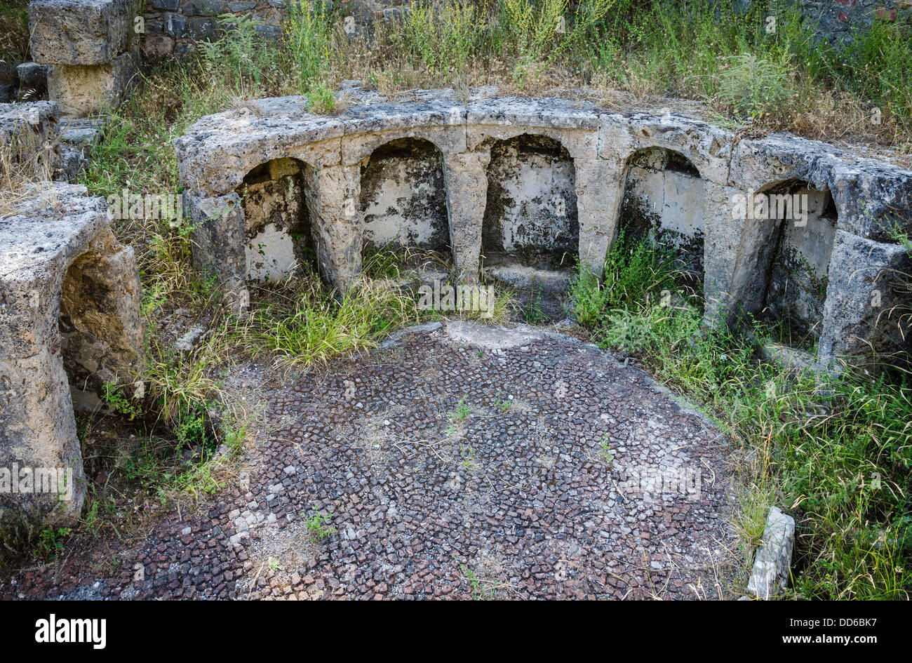 Ancient greek bath hi-res stock photography and images - Alamy