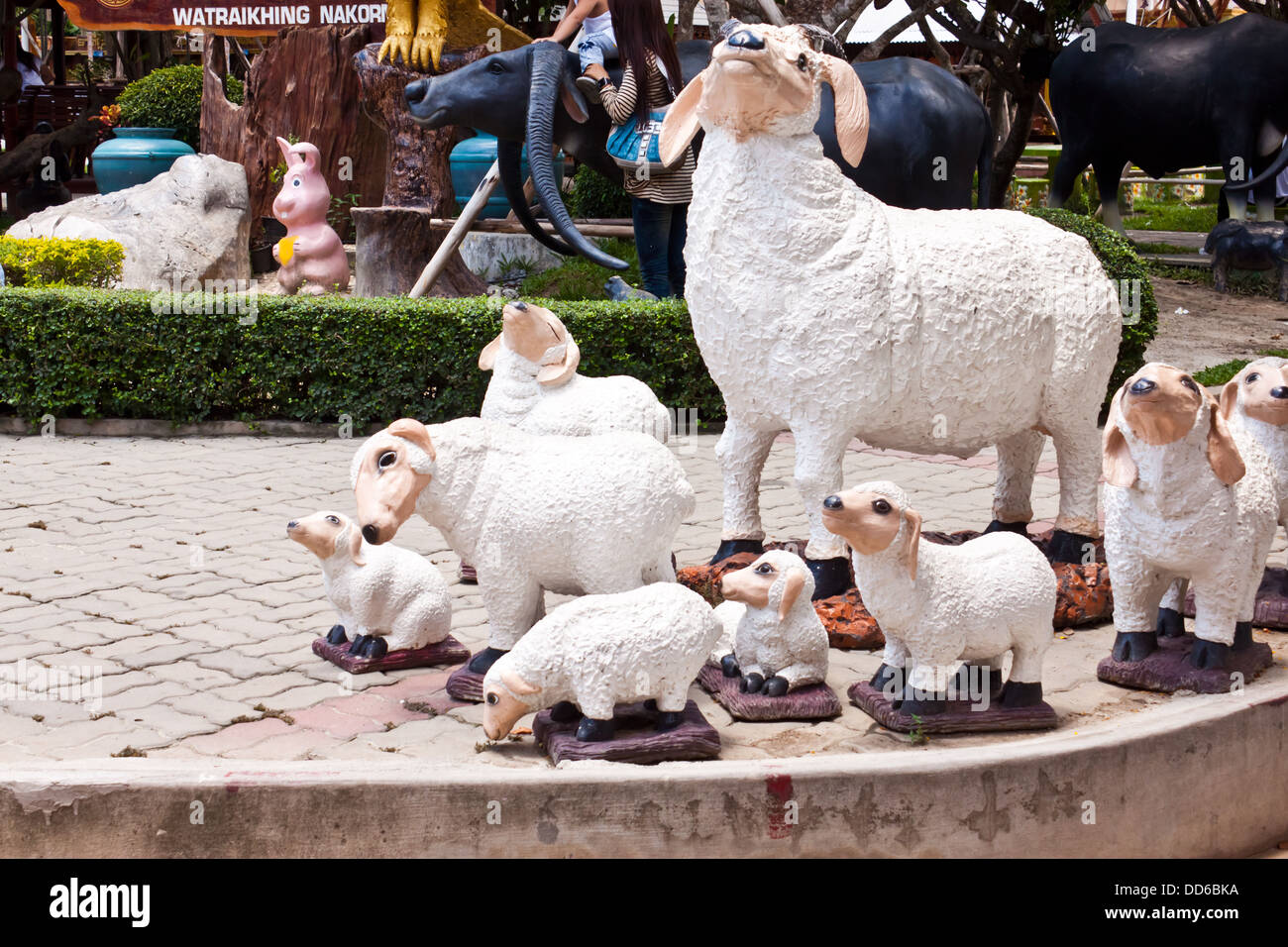 Sheep statue hi-res stock photography and images - Alamy