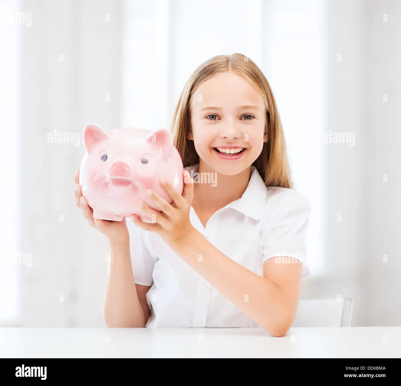 child with piggy bank Stock Photo - Alamy