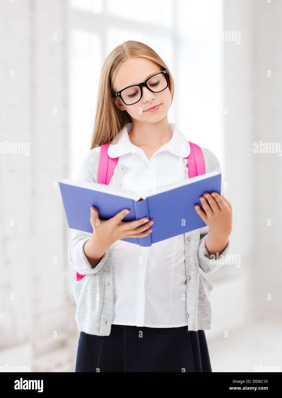 girl reading book at school Stock Photo - Alamy