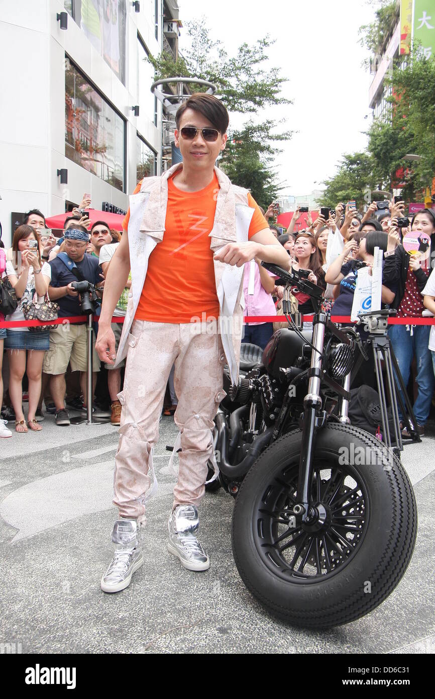 Taipei, China. 25th Aug, 2013. Singer David Tao holds an autograph ...