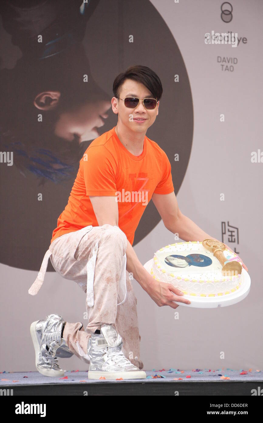 Taipei, China. 25th Aug, 2013. Singer David Tao holds an autograph ...