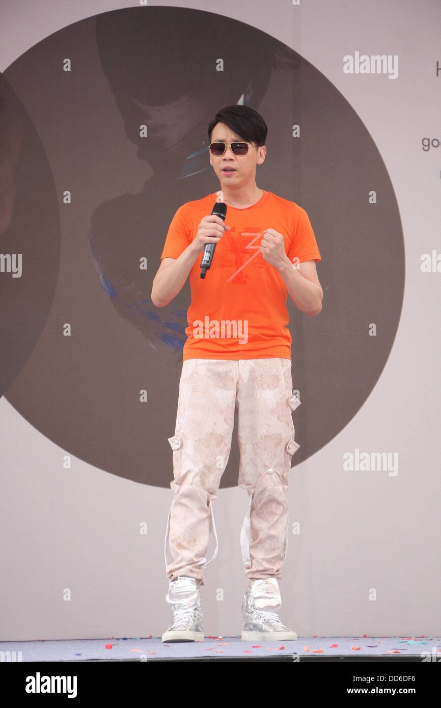 Taipei, China. 25th Aug, 2013. Singer David Tao holds an autograph ...