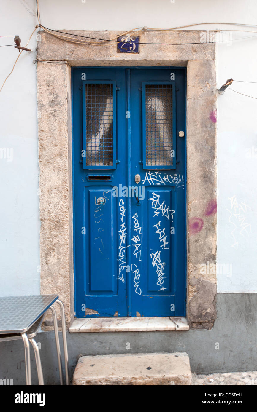 Lisbon doors hi-res stock photography and images - Alamy