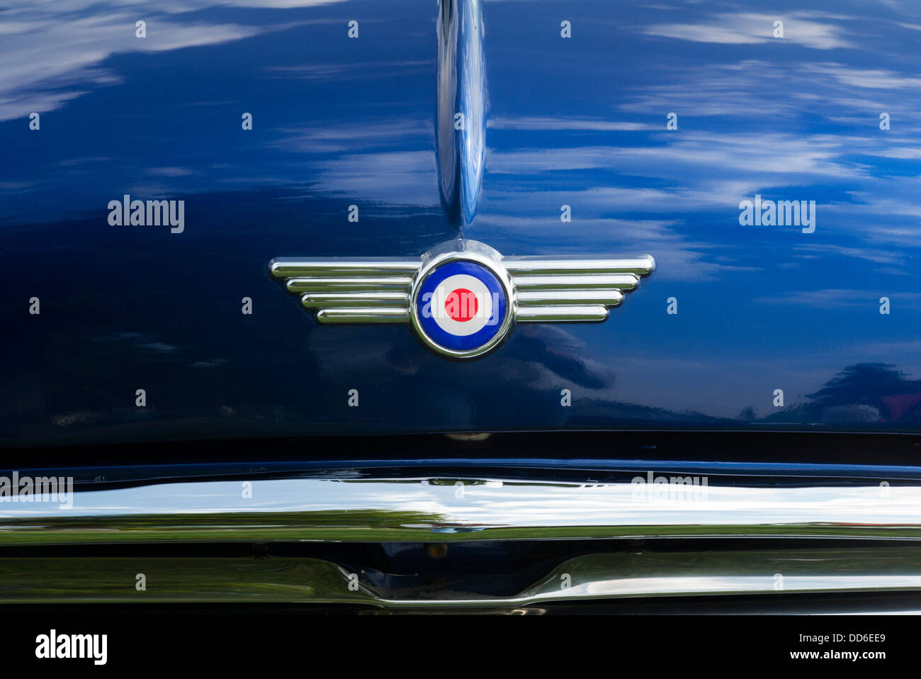 Car bonnet emblem hi-res stock photography and images - Alamy