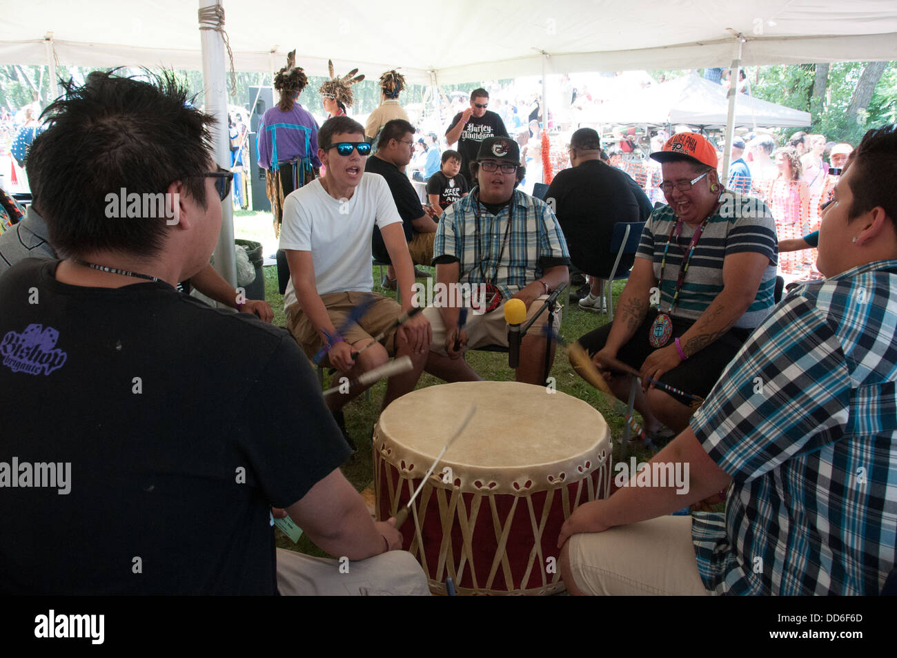 Aboriginal Men Playing Drums High Resolution Stock Photography and ...
