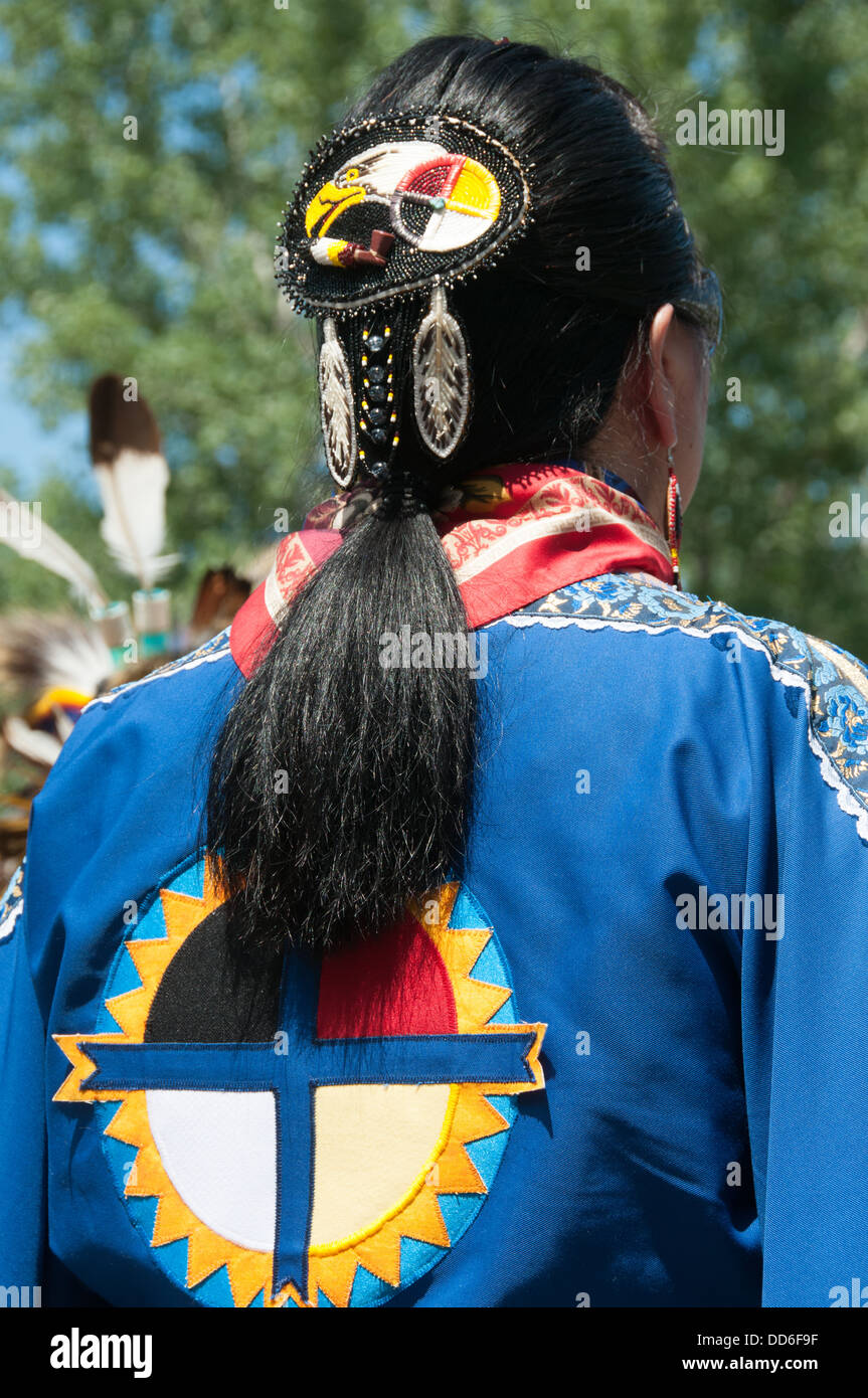 Native canadian headdress hi-res stock photography and images - Alamy