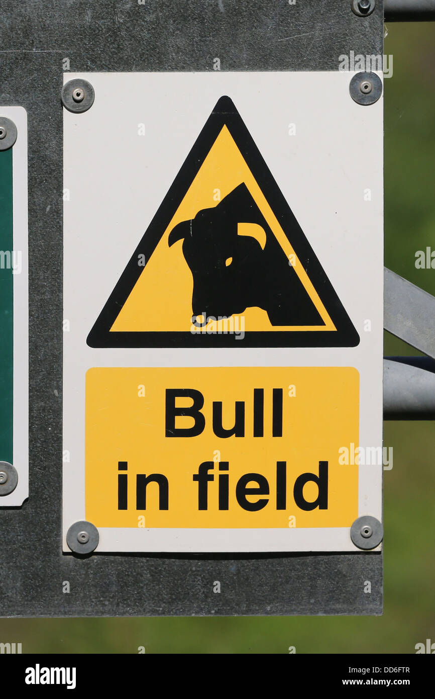 WARNING SIGN FOR A BULL IN FIELD ON A GATE Stock Photo - Alamy