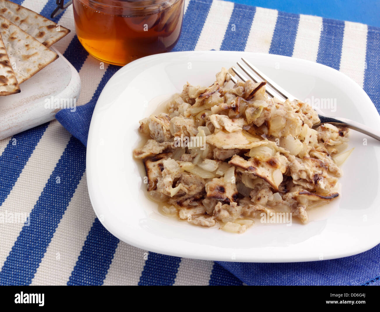 Scrambled Matzo brei traditional Jewish breakfast Stock Photo - Alamy