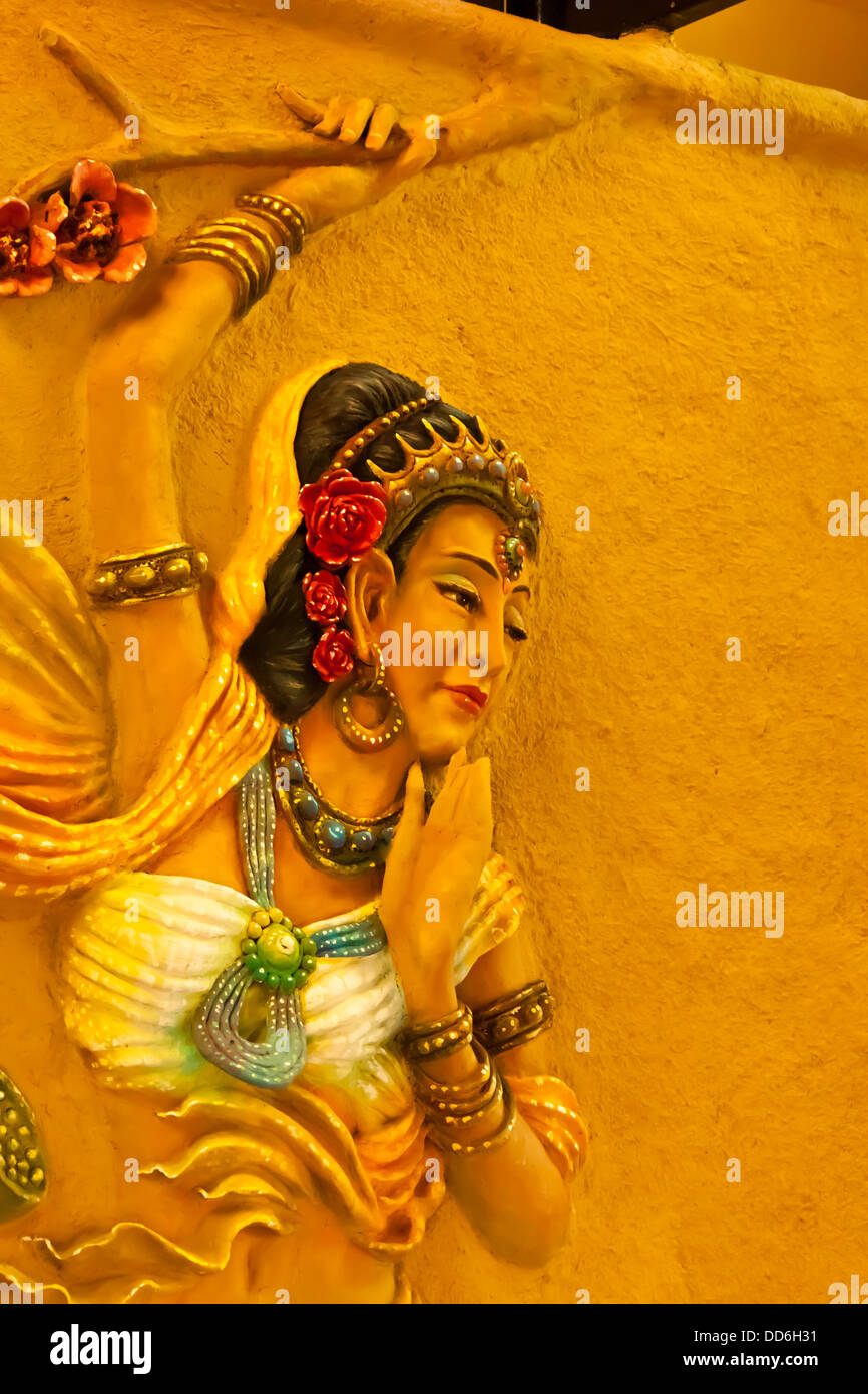 Angle statue hi-res stock photography and images - Alamy