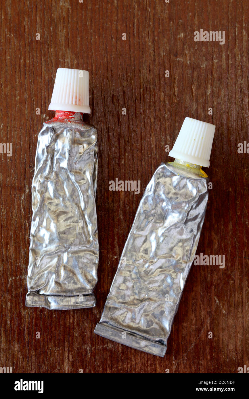 Used paint tubes hi-res stock photography and images - Alamy
