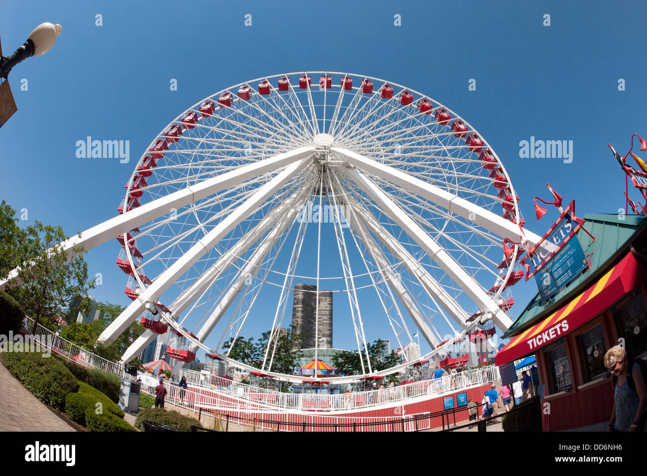 The awesome Ferris wheel at Navy Pier in Chicago, Illinois Stock Photo ...