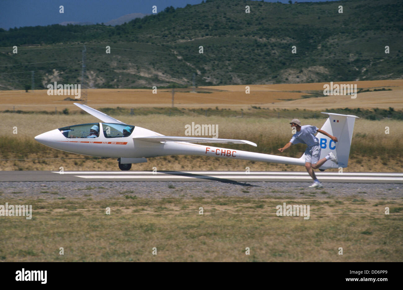 Glider aircraft take off hi-res stock photography and images - Alamy