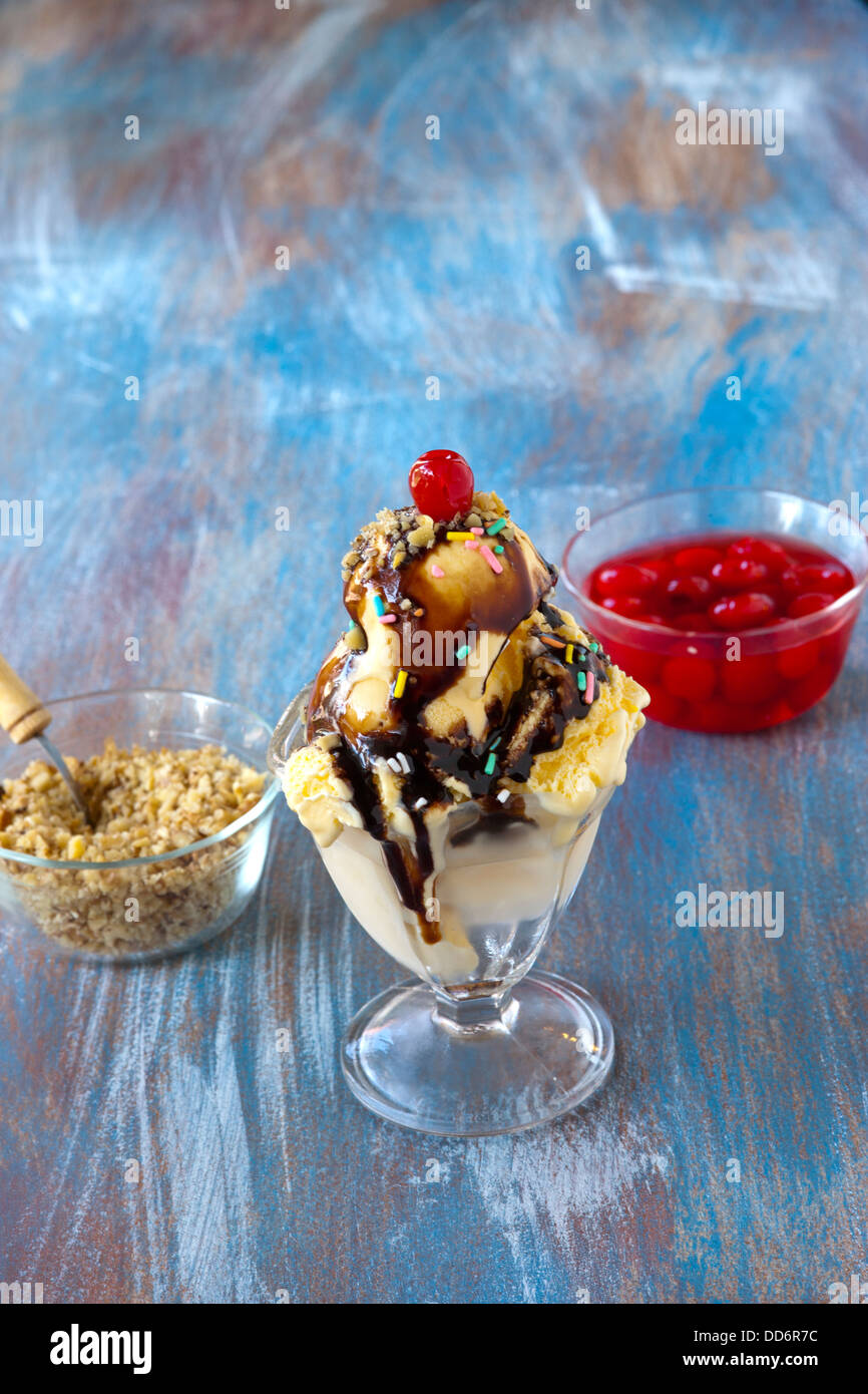 Fruit sundae wafer hi-res stock photography and images - Alamy