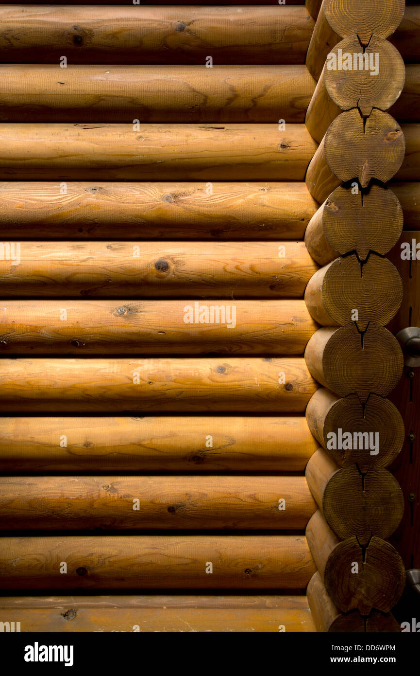 Log house wall Stock Photo - Alamy