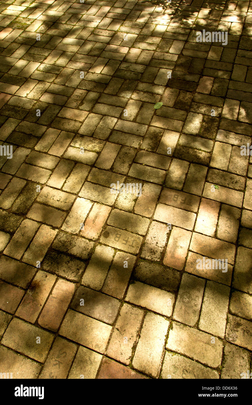 Bricked road hi-res stock photography and images - Alamy