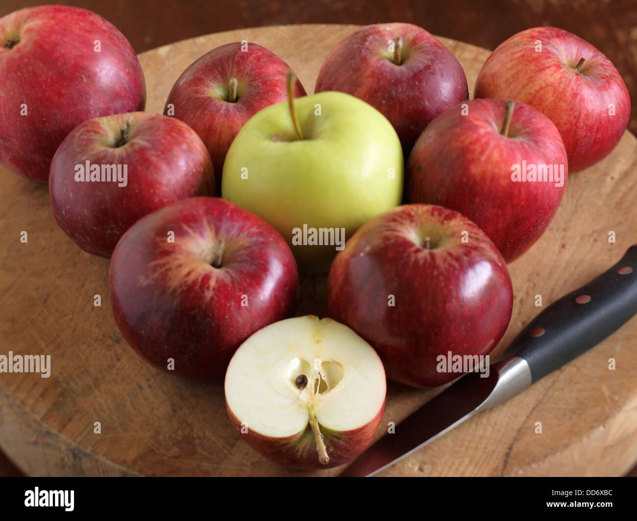 Red apples arranged in the triangular shape with slice of an apple in ...