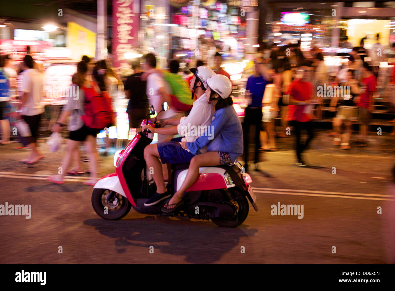 Mopeds are a popular mode of transport in Taiwan Stock Photo - Alamy
