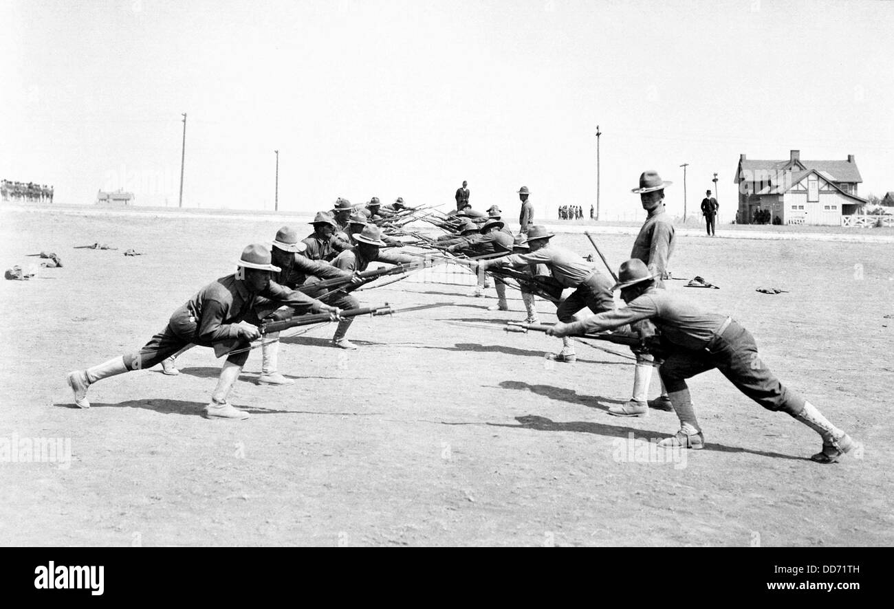 U.S. soldiers in bayonet fighting practice. Camp Bowie, Fort Worth ...
