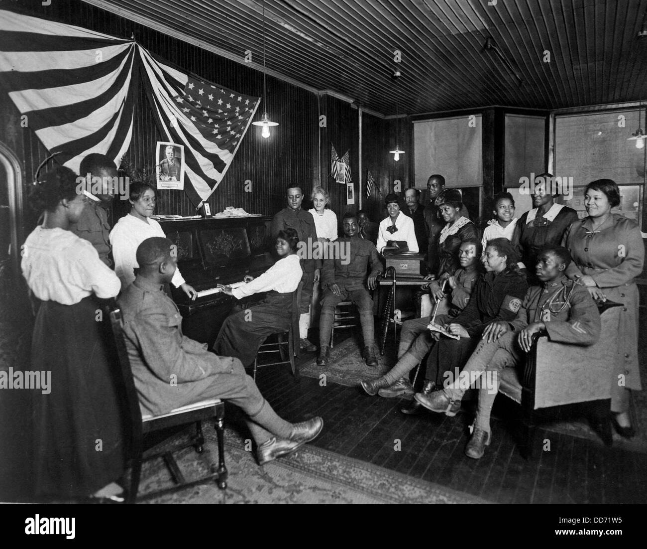 American women war military forces Black and White Stock Photos ...