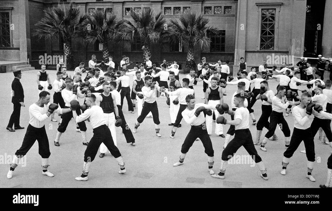 Navy boxing hi-res stock photography and images - Alamy