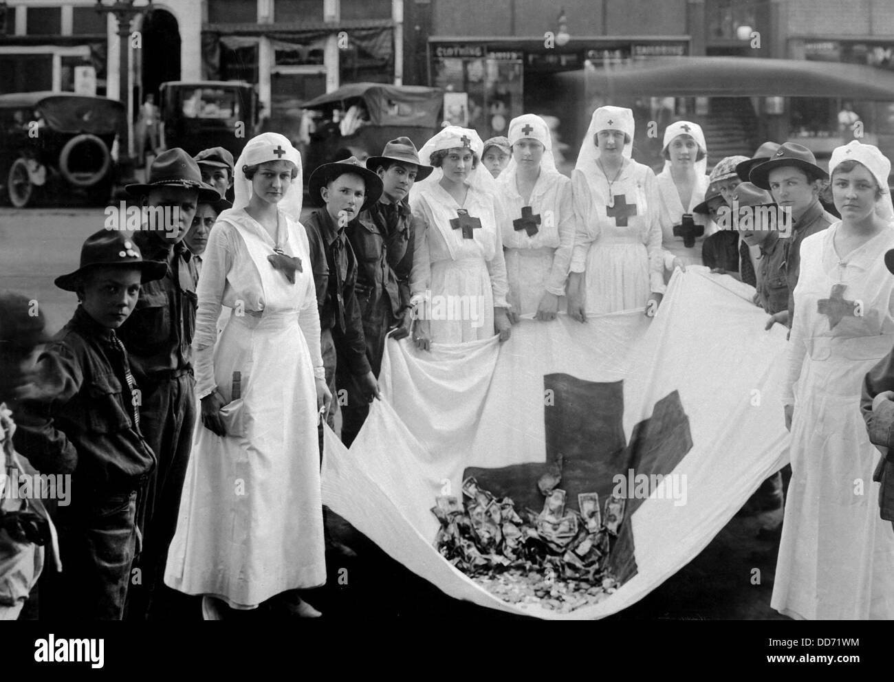 Ww1 red cross flag hi-res stock photography and images - Alamy