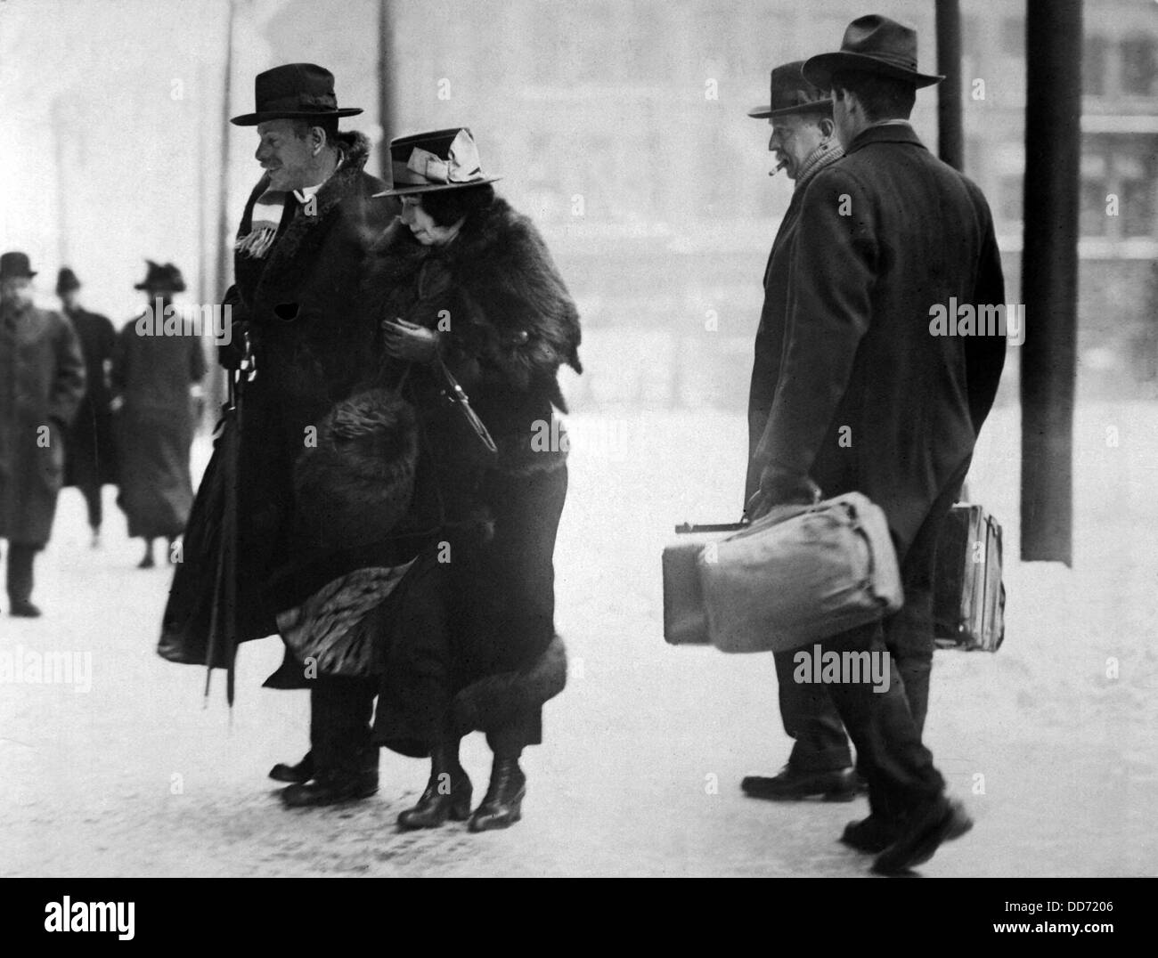 Dr. Ernst Kunwald, with his wife, entering the Federal Building ...