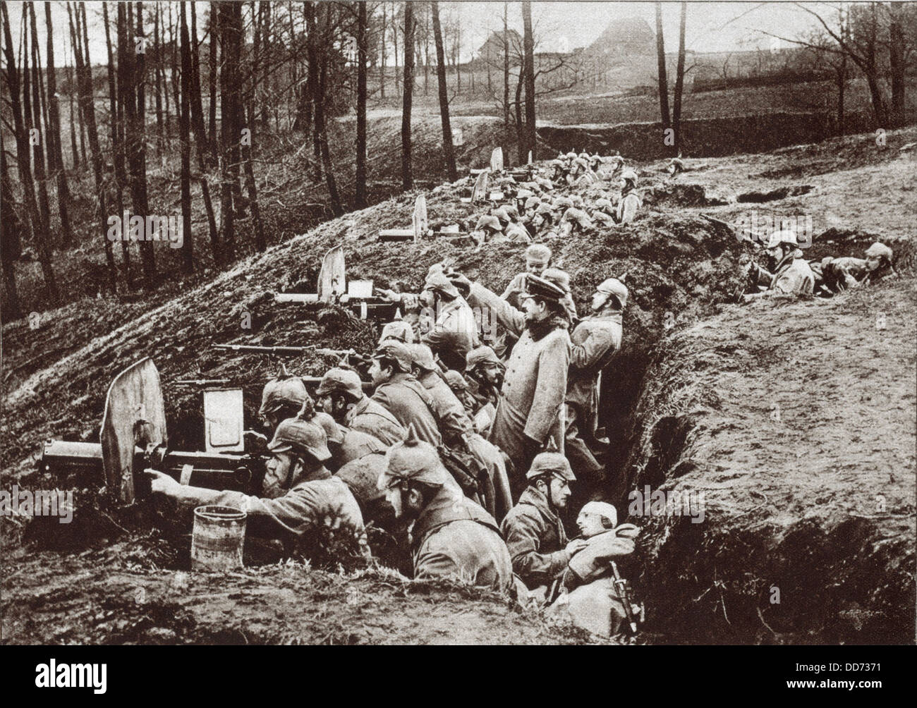 World War 1. German machine guns in a trench near Darkehmen in East ...