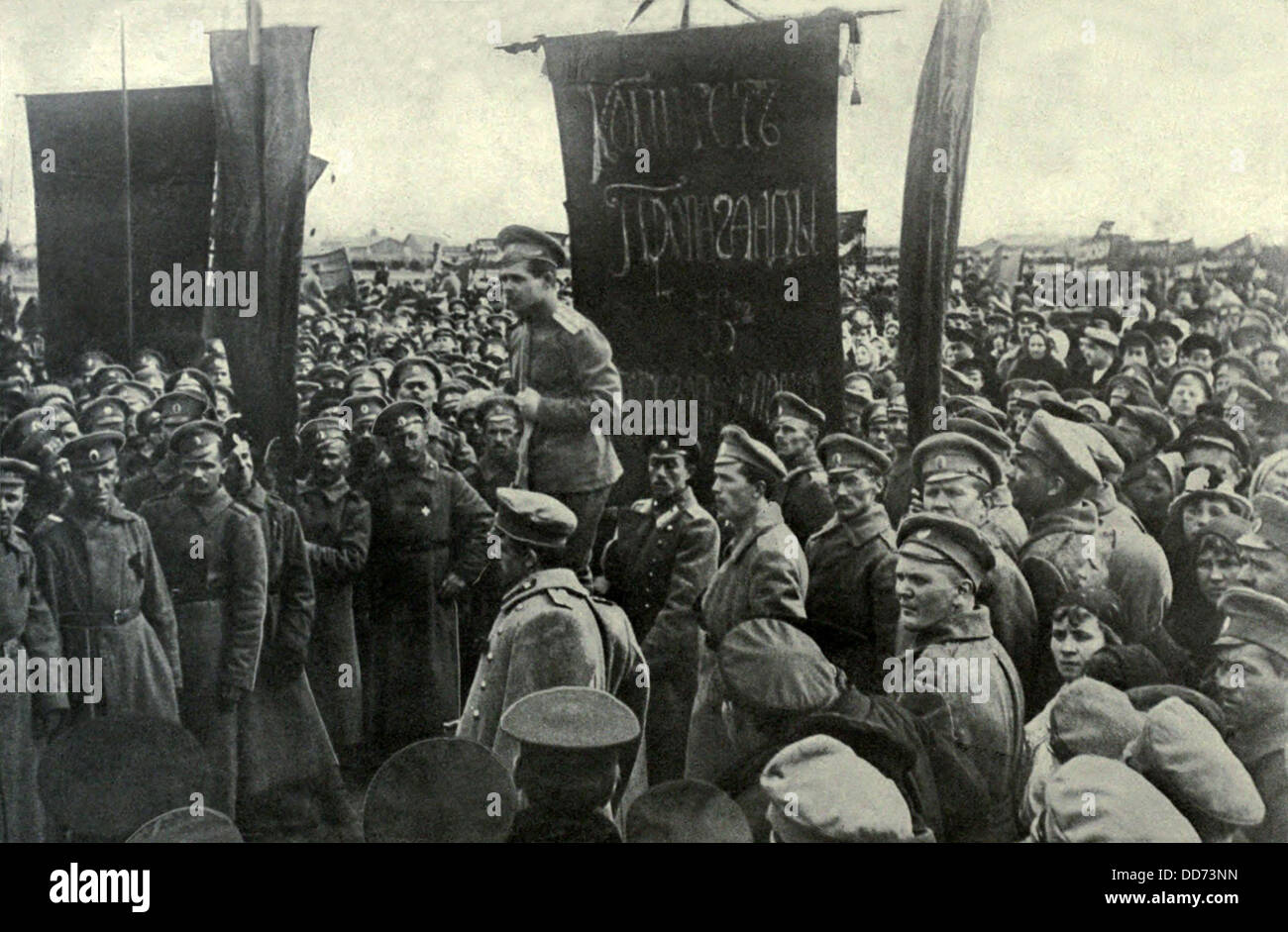 Army officer addressing his men during the Russian Revolution. St ...