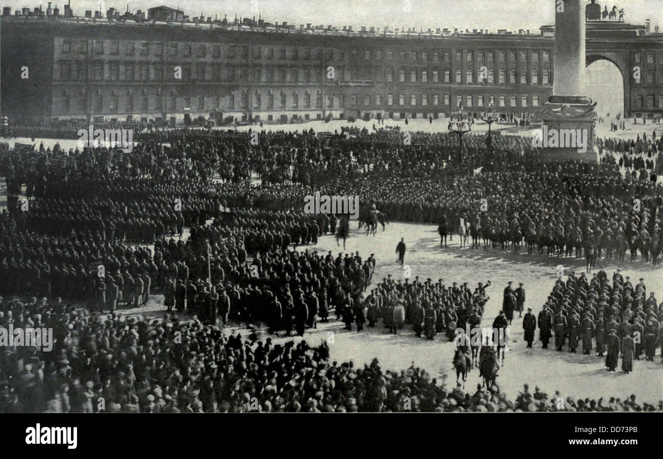 Russian army officers take the oath of allegiance to the October ...